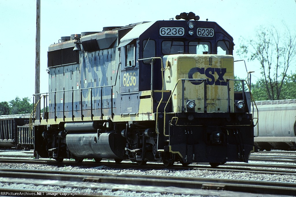 CSX GP40-2 6236